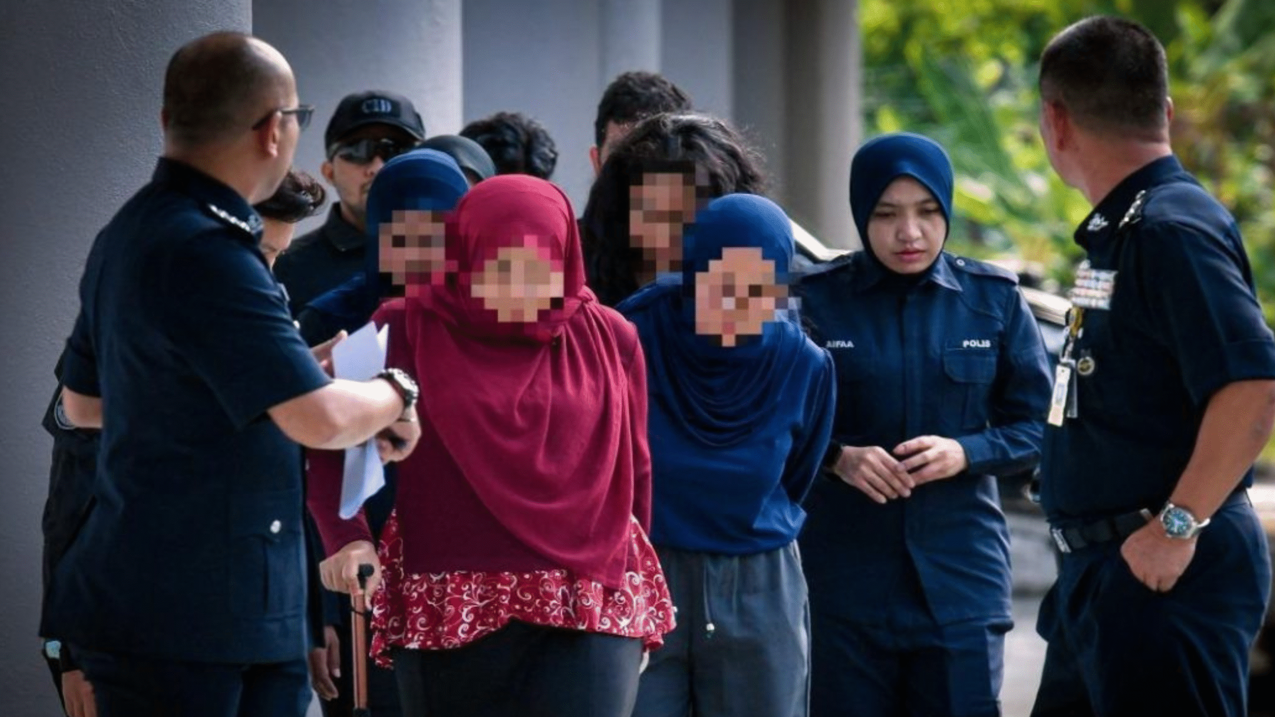 Polis Sahkan Aktiviti Tarian Bogel - Channel 10