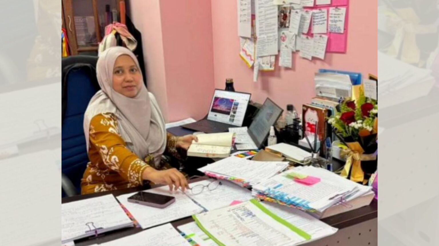 Dr Hanis Siapkan Tesis Tanpa Pembetulan di UK - Channel 10